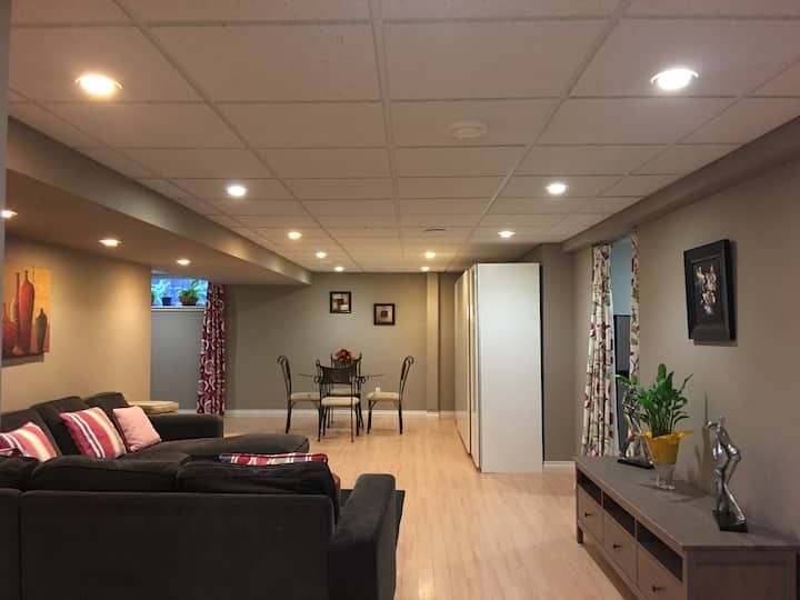 Convenient Location 5 Min To Outlets Mall - Winnipeg