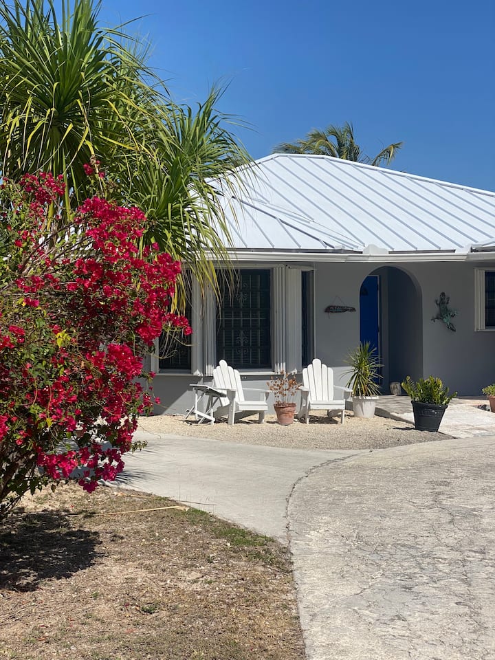 Ms.kay's Cottage, Perfect For Your Bahamas Vacay! - Freeport