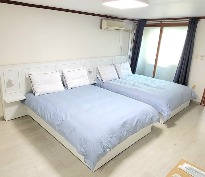 [홍대입구역8번출구3분거리]king Bed 4 - 首爾