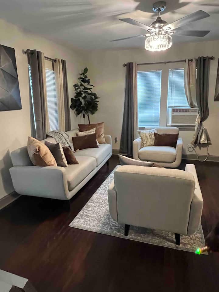 Deadrick's Villa Vacation Home - Memphis