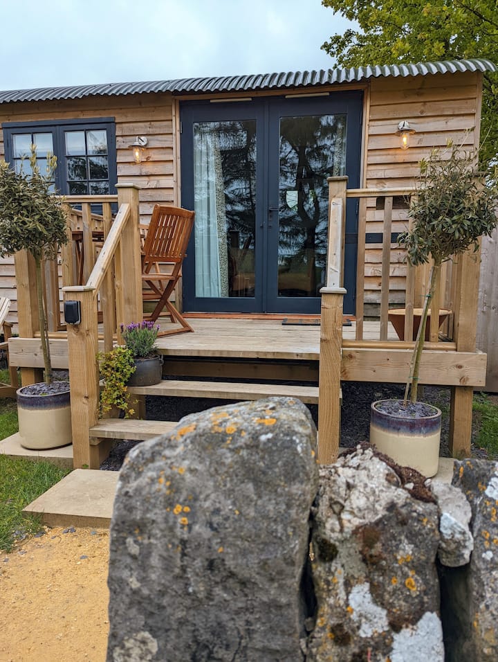 Peak District Shepherds Hut - Baileys View - Hartington