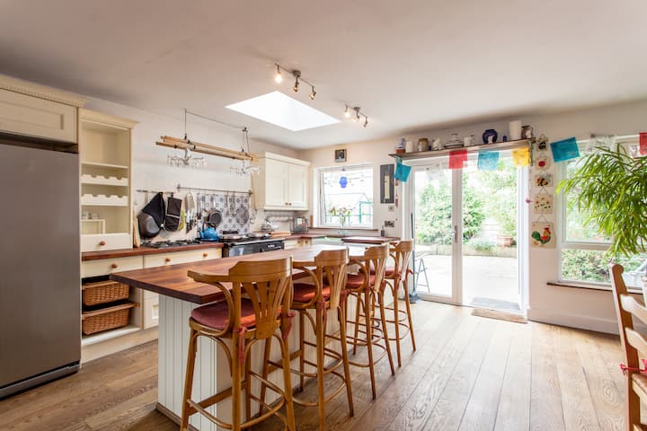 Muchloved Artisan Familyhome Dalkey - Dublín