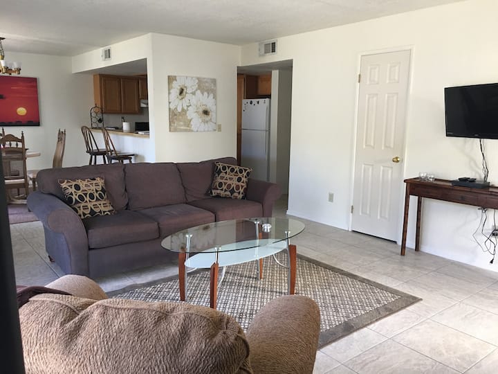 Sunny, Bright, 2 Bd Condo, Gated. 28 Or More Days - Bullhead City, AZ