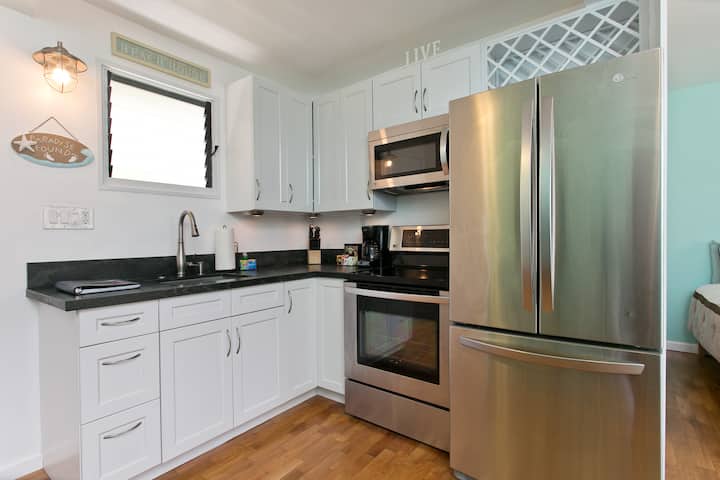 Wg 520 Spacious Queen Studio W/ Full Kitchen - Honolulu