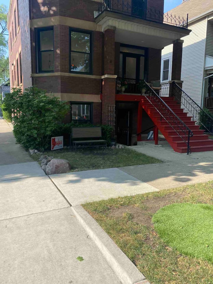 Cozy And Clean Apartment In North Center - Chicago, IL