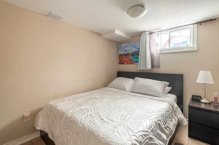 Clean, Spacious, Well-equipped Basement Retreat - Mississauga