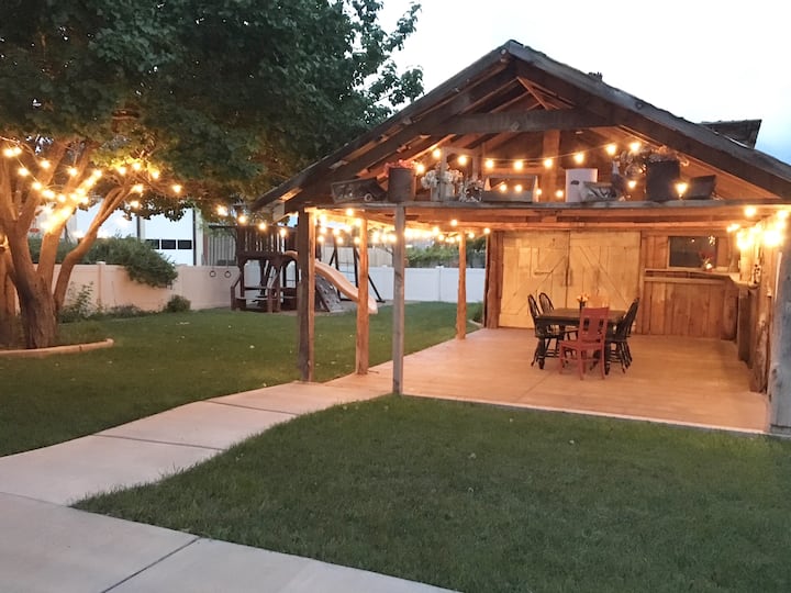 Kanab, Fire Pit, Barn Patio: American Honey Home - Kanab, UT