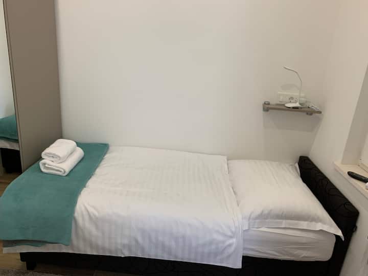 Two Single Beds Room In Center Of Rijeka (1) - Fiume (Croazia)