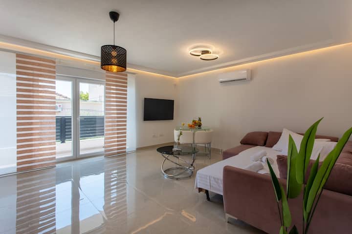 Teodora One Bedroom Apartment First Floor * * * * - Split