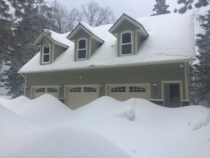 New Secluded Apt Nestled Amongst Tall Pine Trees - Running Springs, CA