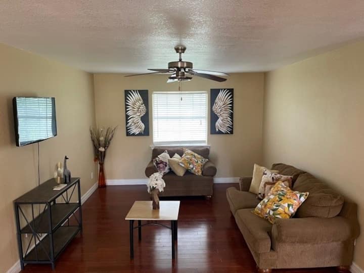 "Highway Living At Buda Sleeps Up To 20!" - Kyle, TX