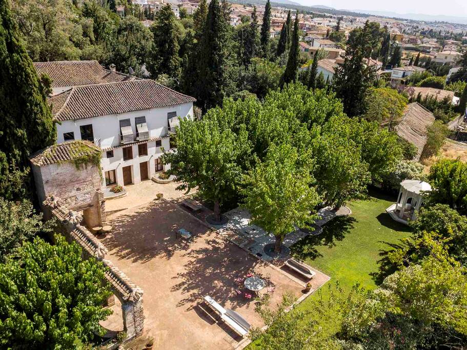 Caseria de Milan: State House for10/18 guests - Castles for Rent in ...