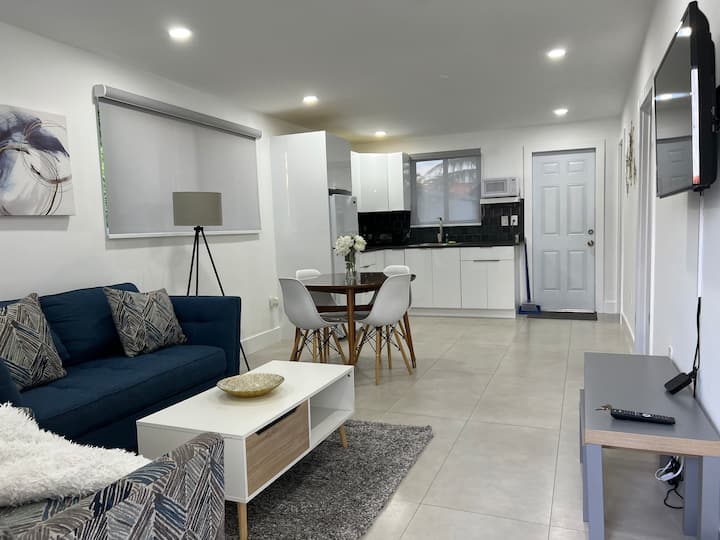 Unique 2/1 Home, In The Heart Of Miami. - Miami Springs, FL
