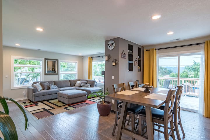 Oak Grove Getaway Suite #3 - Oregon City, OR