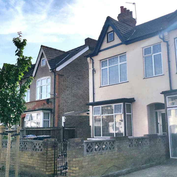 Bnb Southall, Centrally Situated. Nr Heathrow. - Hayes