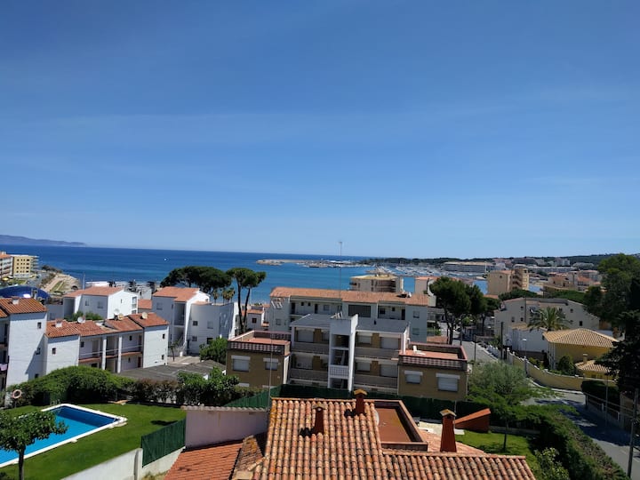 Amazing Views From Roof Top Apartment - La Escala