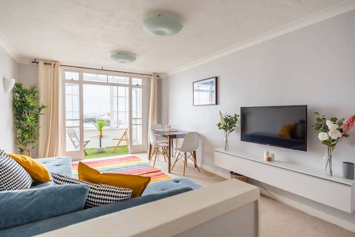 Palace Pier Apt7: Seaview Apartment With Balcony - Brighton