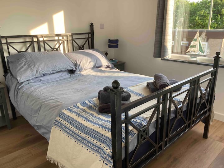 2 Bedroom Holiday Chalet On Popular Holiday Park. - Devon