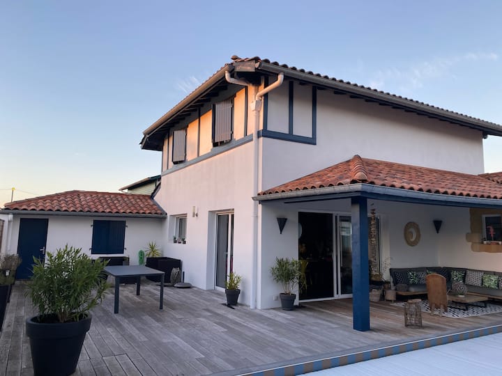 Maison Basque Moderne De 150m2 Avec Piscine - Anglet