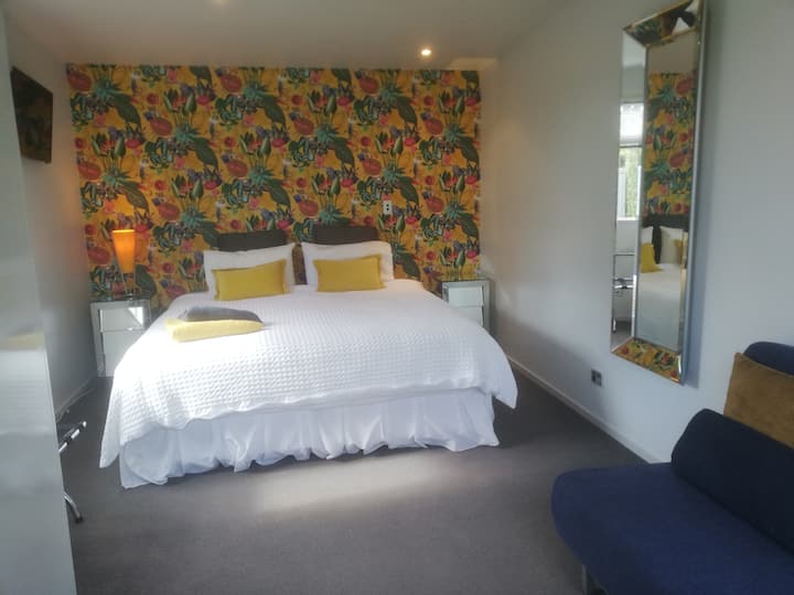 Convenient  1 Or 2 Or 3 Bedroom Oasis - Christchurch