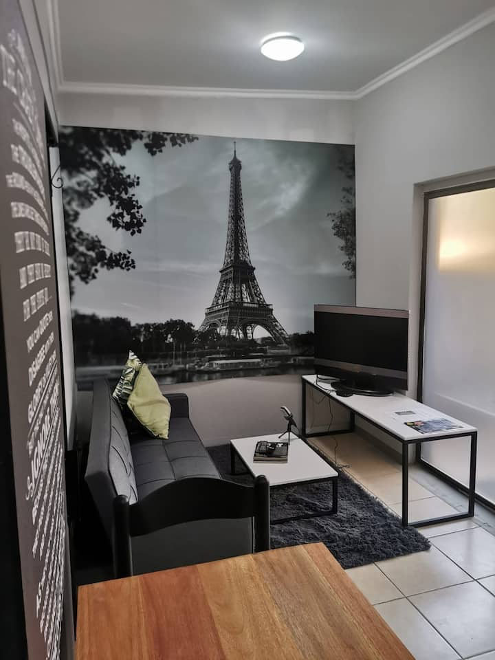 Newly Renovated Studio With Private Patio - Edenvale