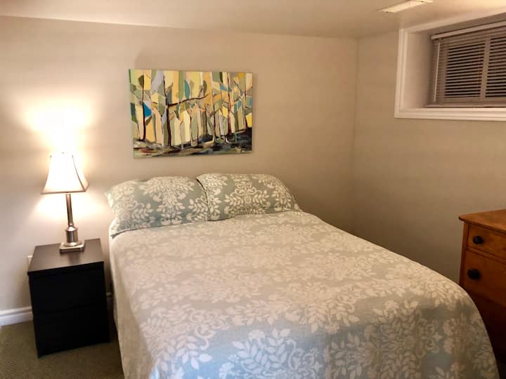 Cozy Lower 1 Bdrm Suite At The Greenwood Subway. - Toronto