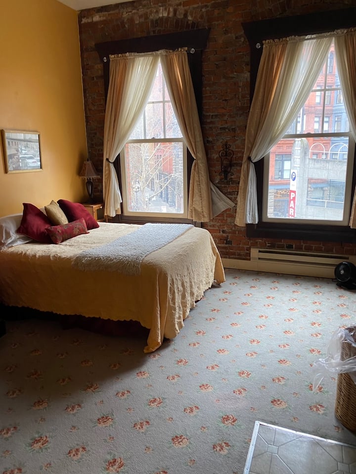 Historic Merchant's Apartment 303 B - Seattle, WA