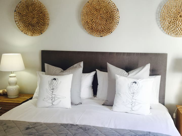 Cottage On College-king (Sleeps 2) Daily Serviced - St. Francis Bay