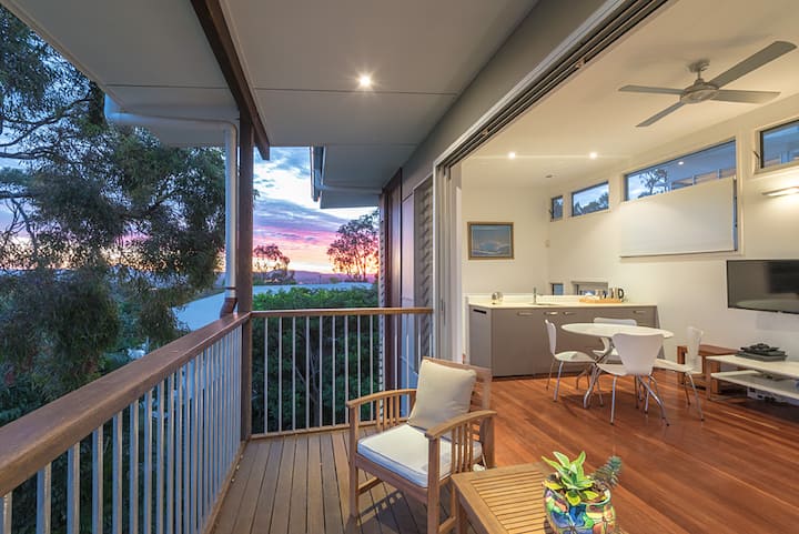 Chikomo 
Spectacular View Location & Private Entry - Noosaville