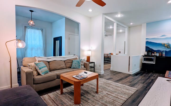 Spacious 1st Flr Private Apt-central Vibrant Nbd! - Denver, CO