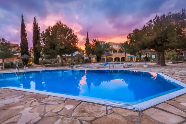 Pathos House 2 Bedrooms 3 Pools @ Regina Gardens - Paphos