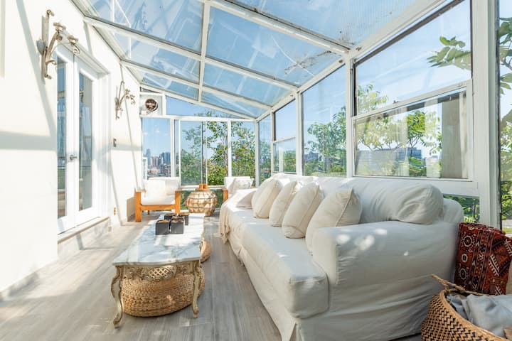Interior Designer’s Abode - Minutes To Manhattan - Manhattan
