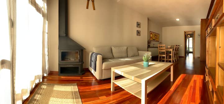 Acogedor Y Soleado Dúplex En Puigcerdà Con Parking - Alp, Catalonia
