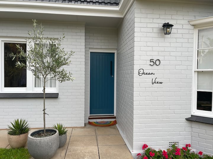 Majestic Marino 4 Bdrm Renovated 2 Storey Home. - South Australia