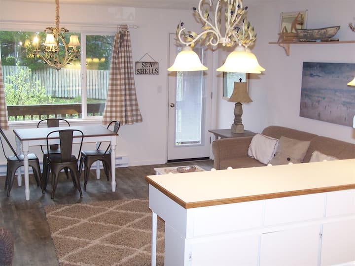 One Bedroom One Bathroom Creek View Condominium At Proposal Rock Inn! (#137f) - Neskowin, OR