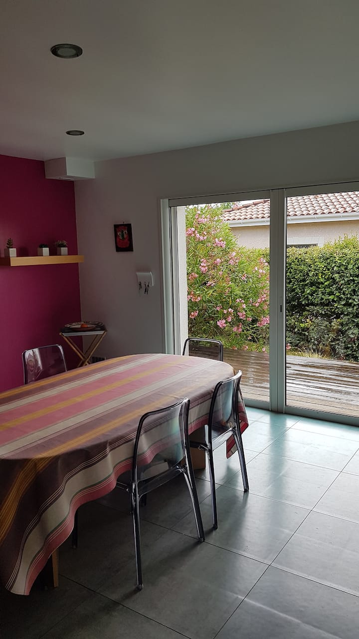 Chambre Dans Maison Familiale - Blanquefort