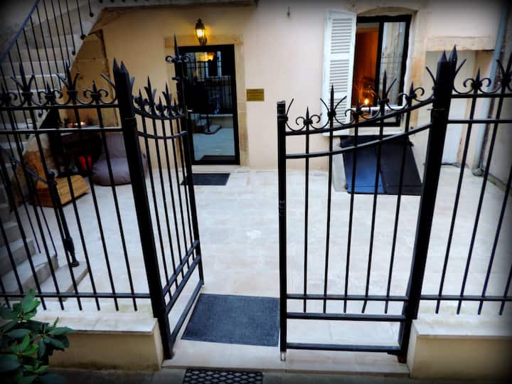 Welc-home-21 Côté Cour (17 Place Madeleine) - 본느