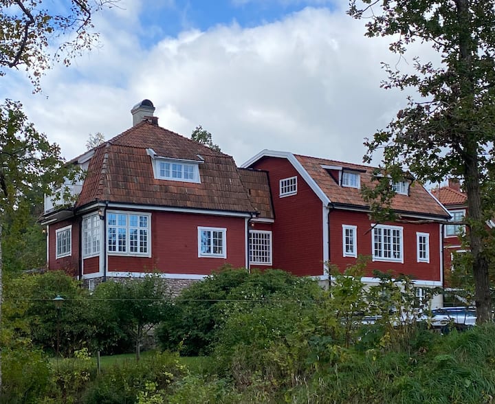 Stor Villa Med Havsnära Läge Och Solig Trädgård - Suède