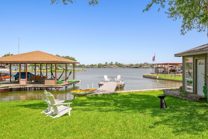 The Comanche- Waterfront
"Bring Your Tribe" - Granbury, TX