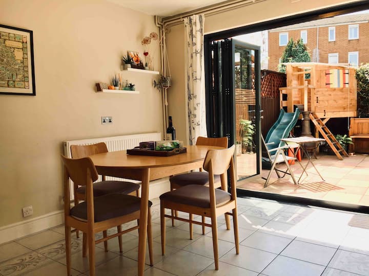 Lovely 3 Bedroom Family Home In Hackney - London, UK