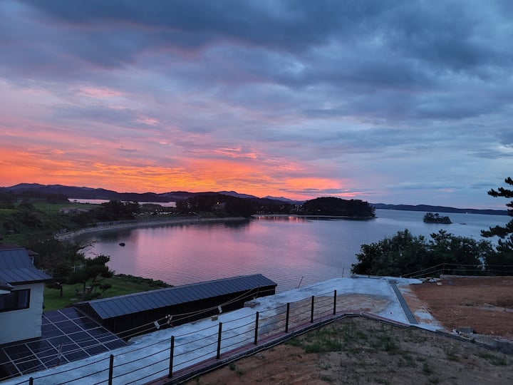 원안해변이 보이는 조용한 마을   깨끗한 신축 방2 독채입니다. 투숙규칙 꼭 읽어봐주세요~ - Incheon