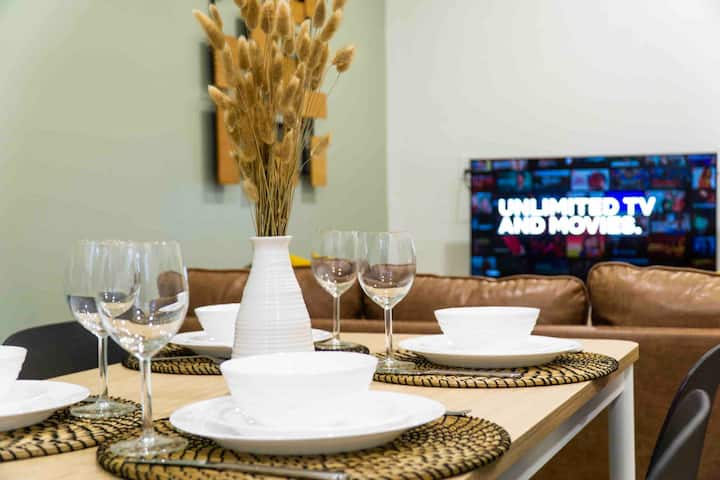 Modern Hidden Gem | Downtown | Free Parking/wifi - London