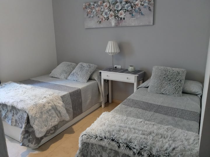 Big Private Room Near The Center3.wifi+netflix 32" - Siviglia