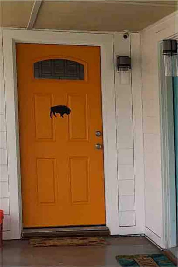 The Orange Buffalo, Apartment W/pool For Up To 4 - ロートン, OK