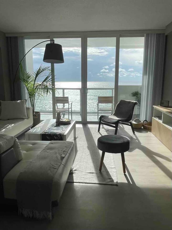 Beachfront Bliss: Beautiful Apartment W/ Sea Views - Miami Beach, FL