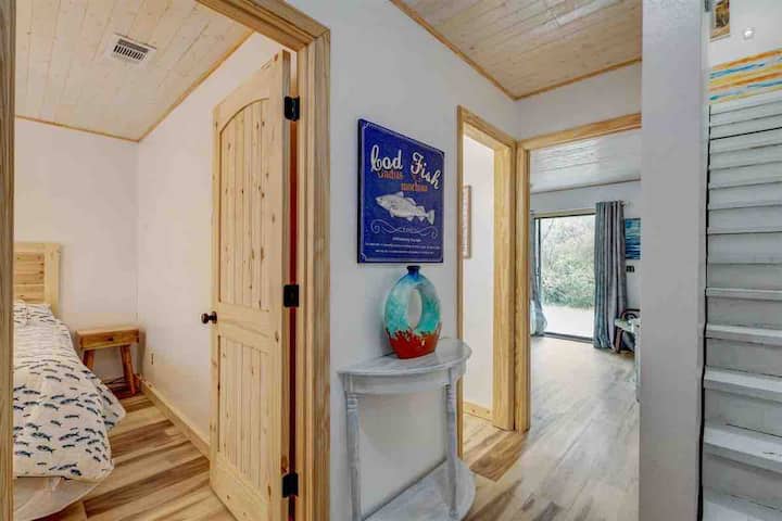 Two Bedroom Condo, 6 Seater Golf Cart Included - Seacrest, FL