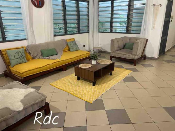 Appartement Au Rdc à Fidjrossè Plage - コトヌー