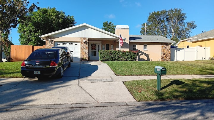 Beautiful Room Close To The Beaches - Tarpon Springs, FL