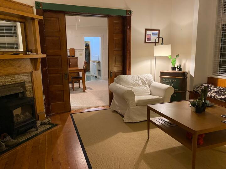 Light Apartment In Heritage Apartment Building. - Saanich