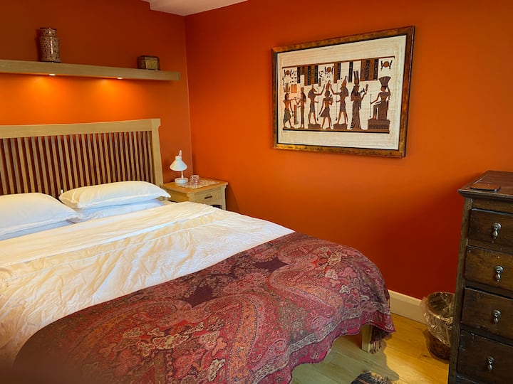 First Floor Suite - Bedroom , Bathroom, Day Room - Oxford